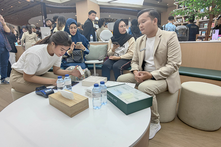 OPPO Experience Store Terbesar Hadir di AEON Jakarta Garden City ...